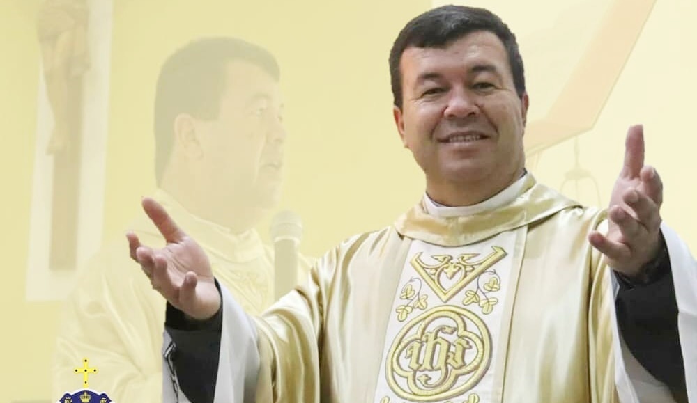 Blog do Carlos Eugênio Após sentir-se Mal durante Celebração, Padre ...